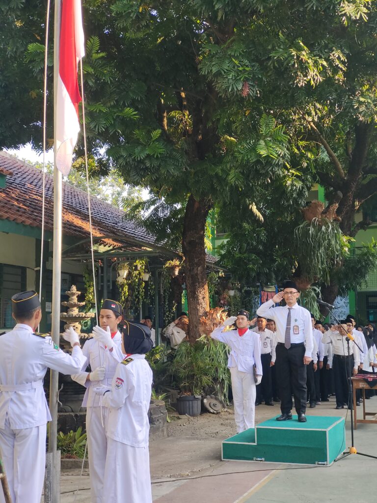 Tonti Paskadimukti MAN 2 Sleman Sukses Menjadi Petugas Upacara di Hari ...